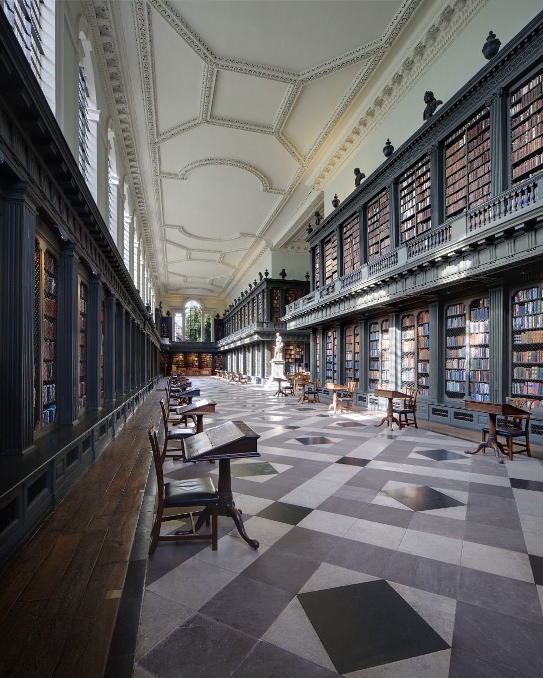 Duke Humfrey’s Library 01 – TravelBAG